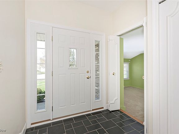 1050 Pinewood Cir, Lyndhurst, OH 44124 | Zillow