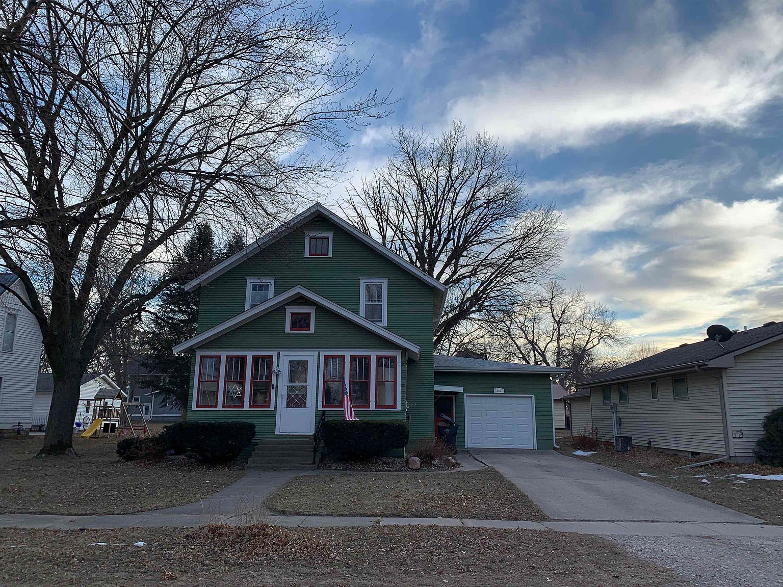 304 E 3rd St, Everly, IA 51338 | Zillow