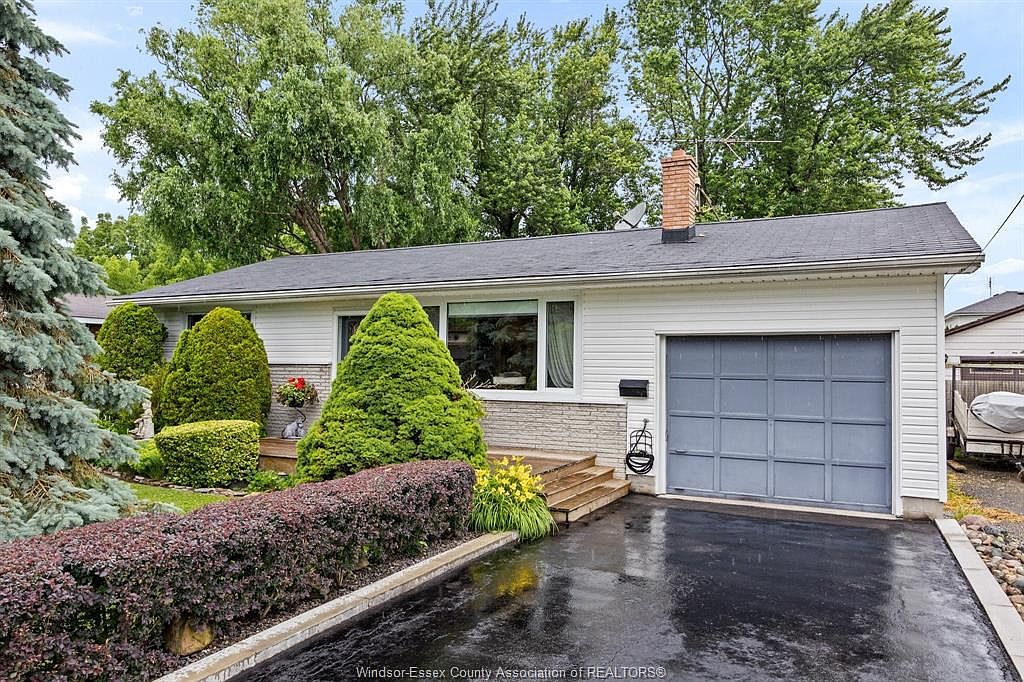 128 Hunter Ave, Amherstburg, ON N9V 1W2 | MLS #25017642 | Zillow
