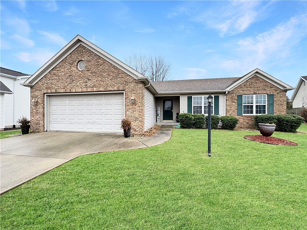 6 Ridgefield Ln, Charleston, IL 61920 | Zillow