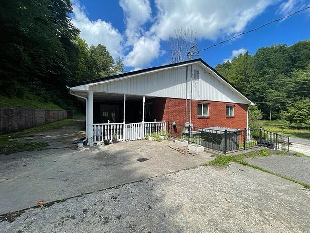 774 Pine Creek Rd, Mayking, KY 41837 | MLS #117438 | Zillow