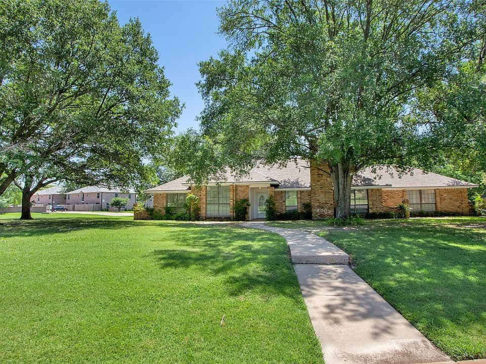 2002 S Village Dr, Bonham, TX 75418 | MLS #20389552 | Zillow
