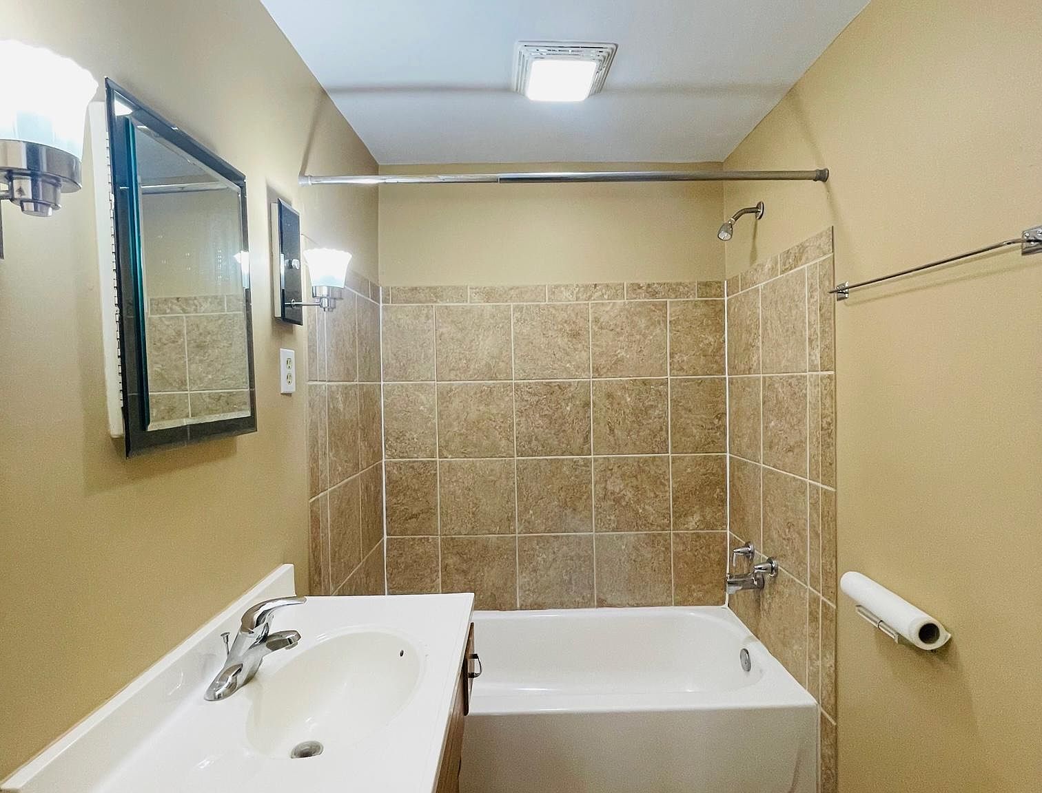 638 E Broadway St #2, Bradley, IL 60915 | Zillow