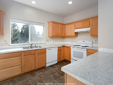 Spacious 3-Story Townhouse W/ Private Outdoor Space in Powellhurst ...