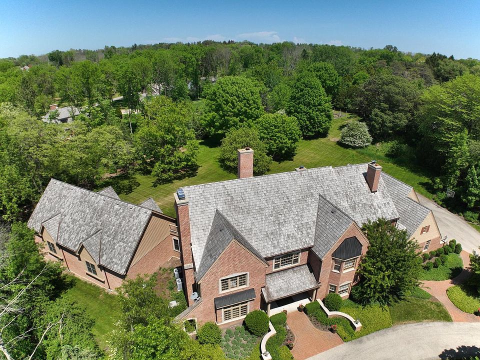 3112 W Hidden Lake Rd, Mequon, WI 53092 | MLS #1836635 | Zillow