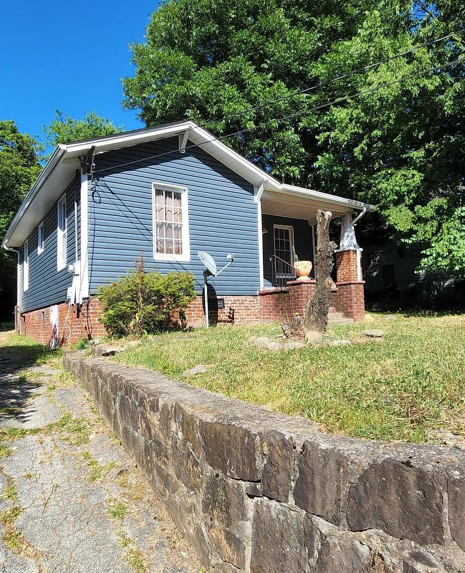 2806 Whittle Springs Rd, Knoxville, TN 37917 | Zillow