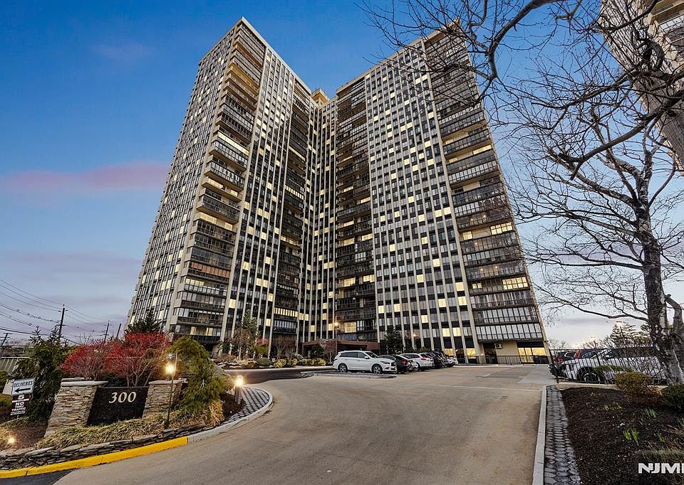300 Winston Dr Cliffside Park NJ | Zillow