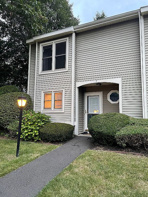 7 Putnam Ct, Halfmoon, NY 12065 | Zillow