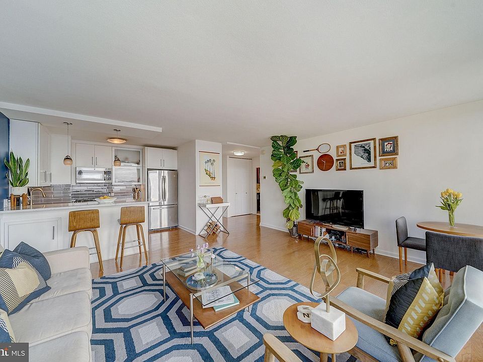 210 Locust St Philadelphia PA | Zillow