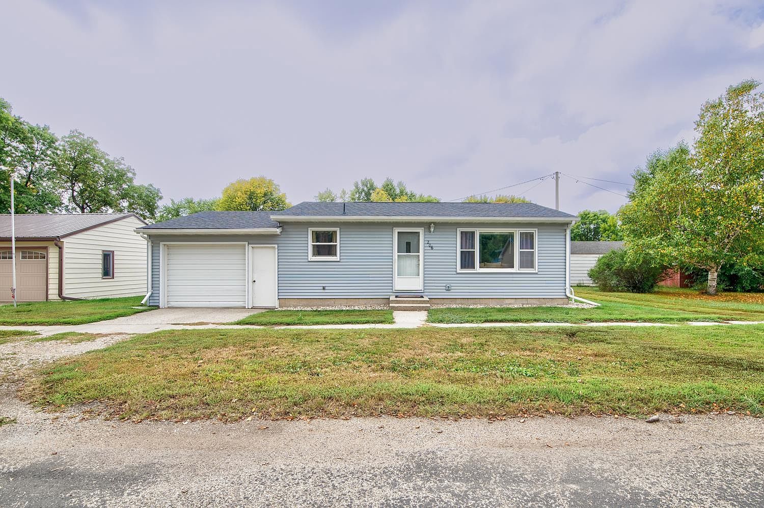 206 E 1st St, Everly, IA 51338 | Zillow