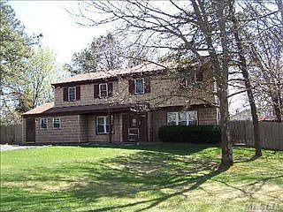 822 Old Town Rd, Selden, NY 11784 | Zillow