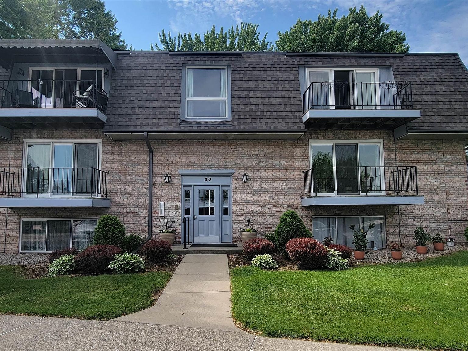 102 Provincial Ct, Saginaw, MI 48638 | Zillow
