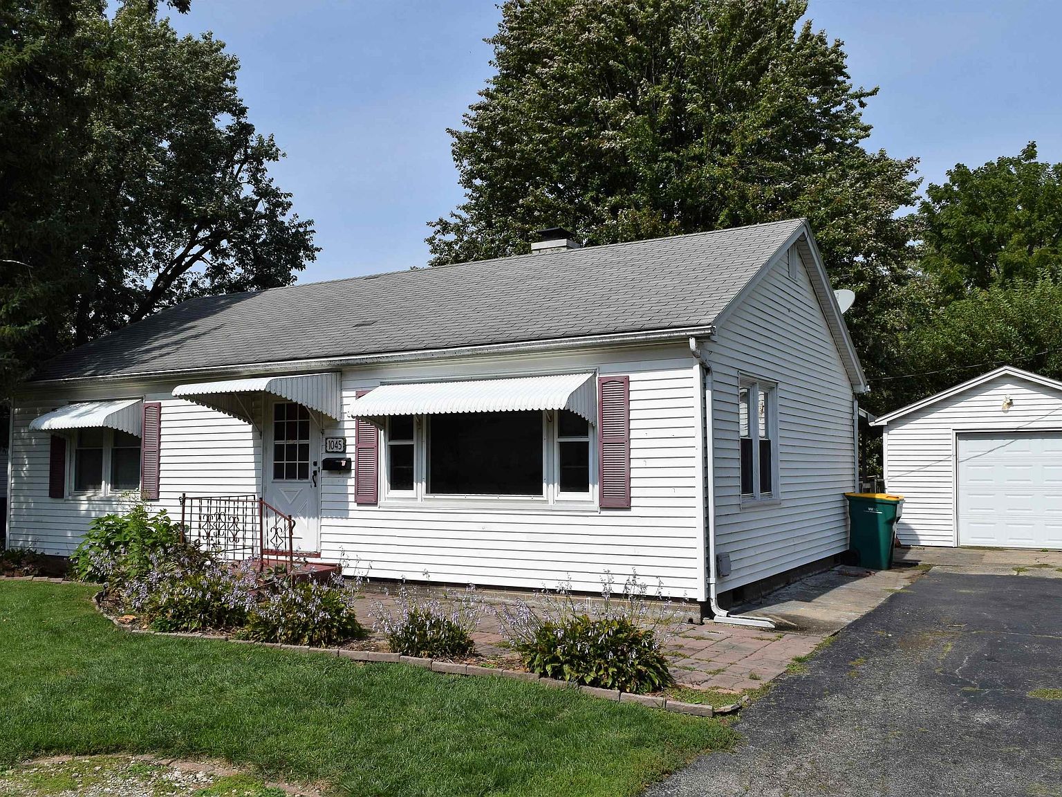 1045 Chamberlain St, Galesburg, IL 61401 | Zillow