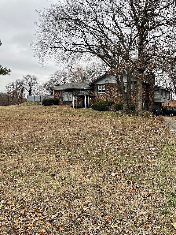 1060 Southridge, Baxter Springs, KS 66713 | Zillow