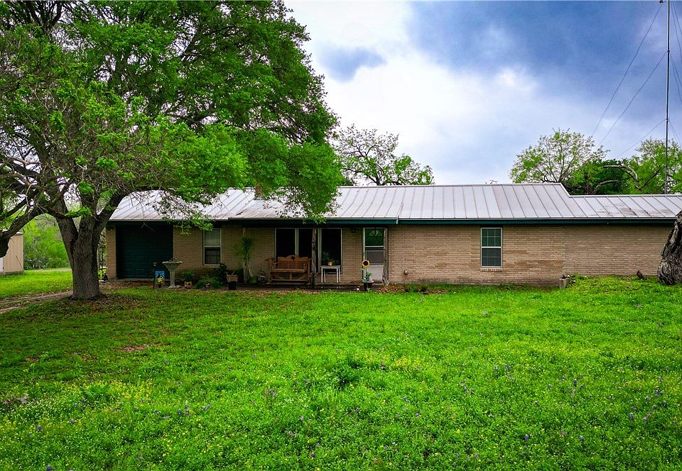 1067 E Highway 72, Three Rivers, TX 78071 | Zillow