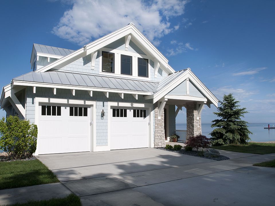 742 Monroe Blvd, South Haven, MI 49090 | Zillow