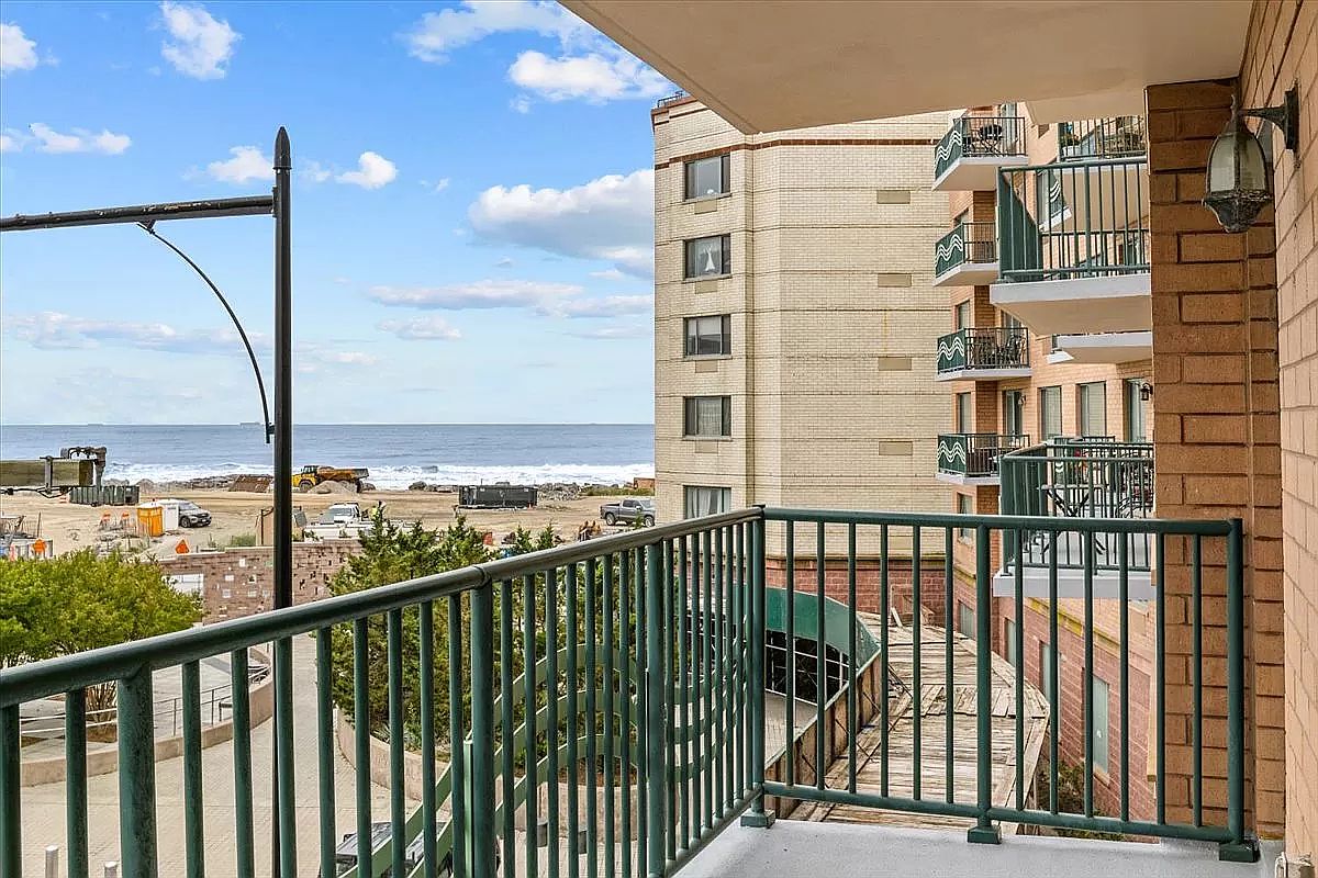 136 Beach 117th St APT 310, Rockaway Park, NY 11694 | Zillow