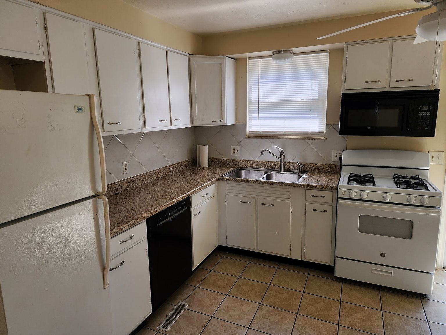 2424 Valley Rd APT 4, Parkersburg, WV 26101 | Zillow