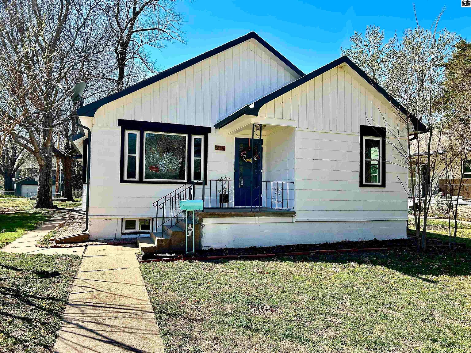 215 Poplar St, Halstead, KS 67056 | MLS #50150 | Zillow
