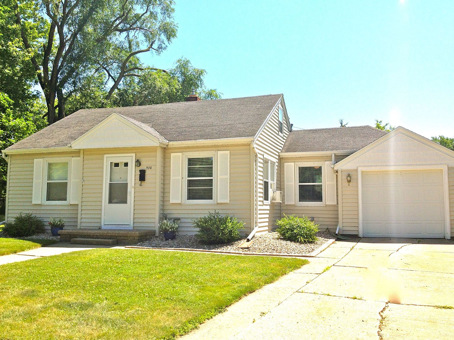 938 Mansion St, De Pere, WI 54115 | Zillow