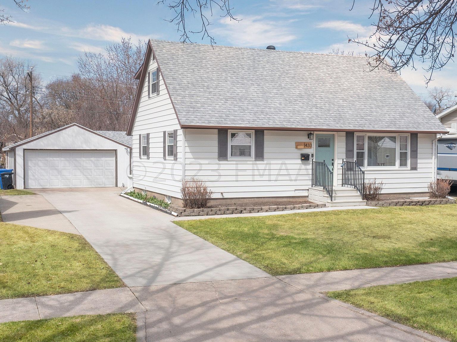 1433 21st St S, Fargo, ND 58103 | Zillow