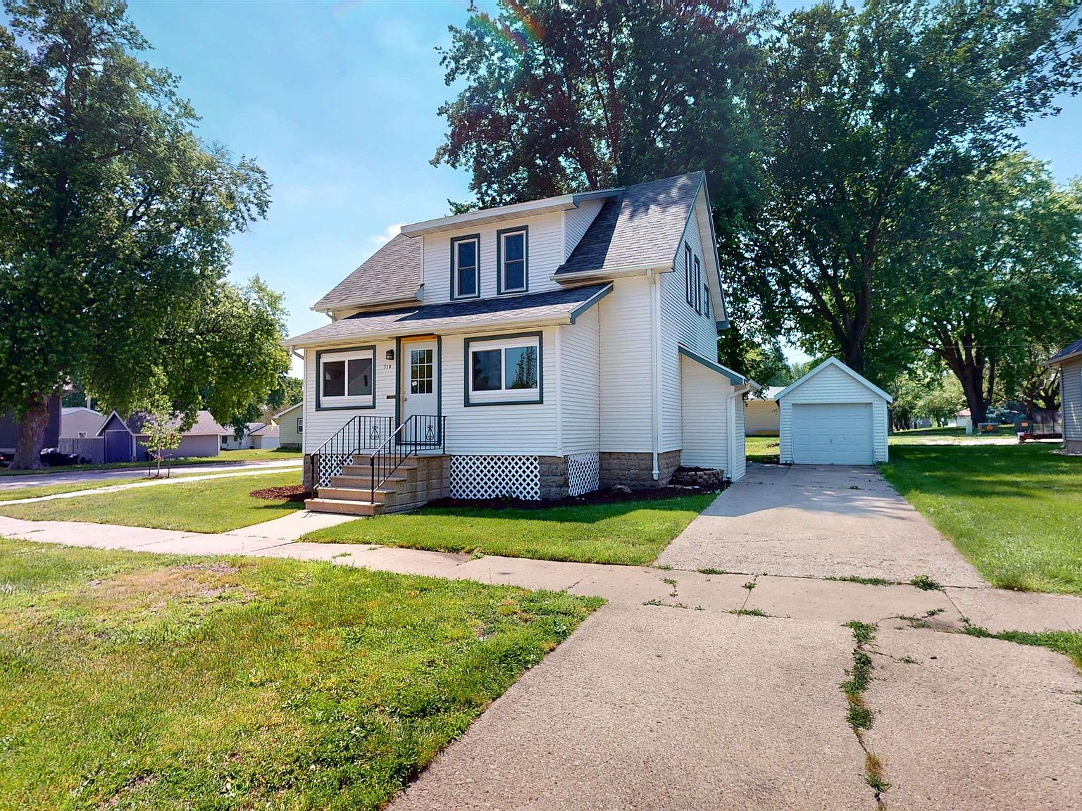 718 S Main St, Alta, IA 51002 | Zillow