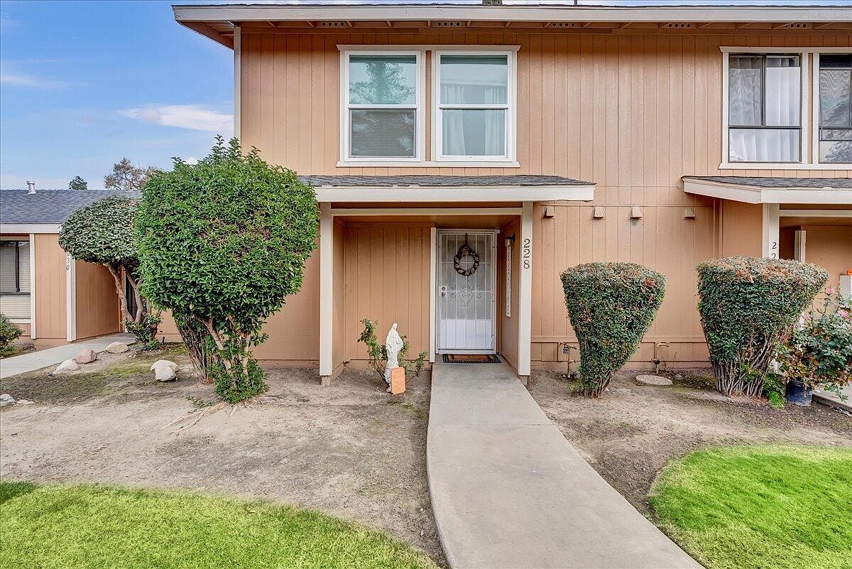 228 N Crenshaw Street, Visalia, CA 93291 | MLS #226988 | Zillow