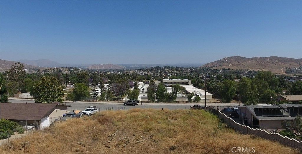 3829 Scenic Dr #4, Riverside, CA 92509 | MLS #TR24076221 | Zillow