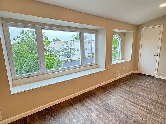 92 Rivington Ave FLOOR 2, Staten Island, NY 10314 | Zillow