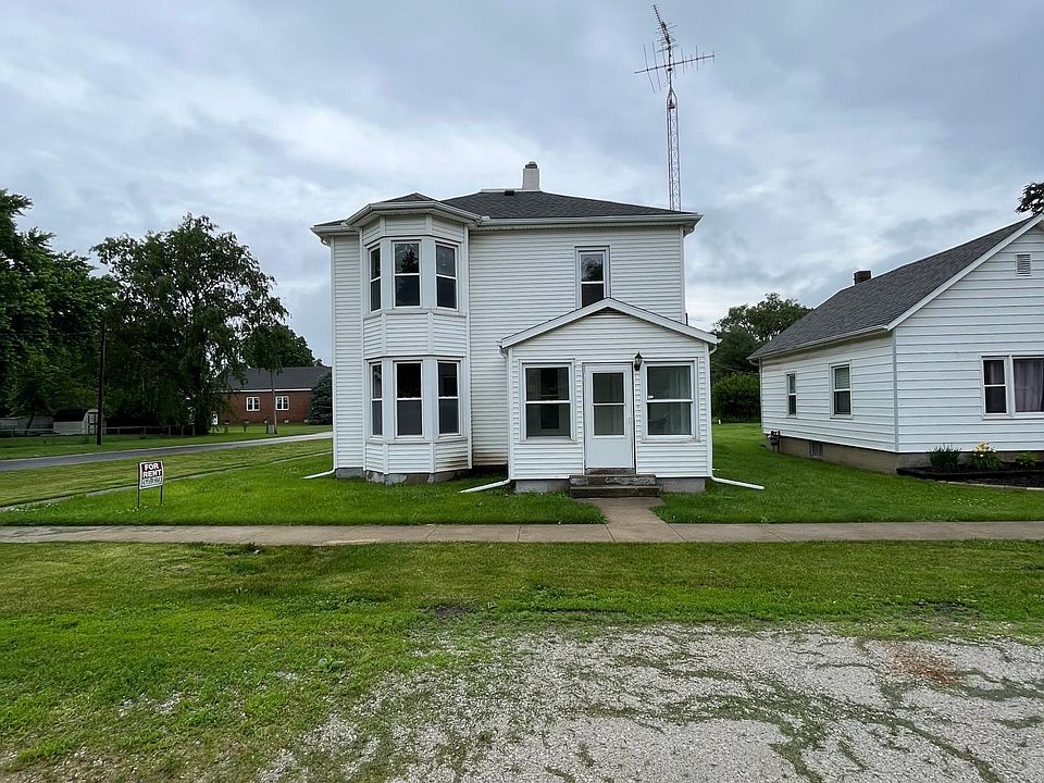 106 W Lincoln Dr, Cooksville, IL 61730 | Zillow