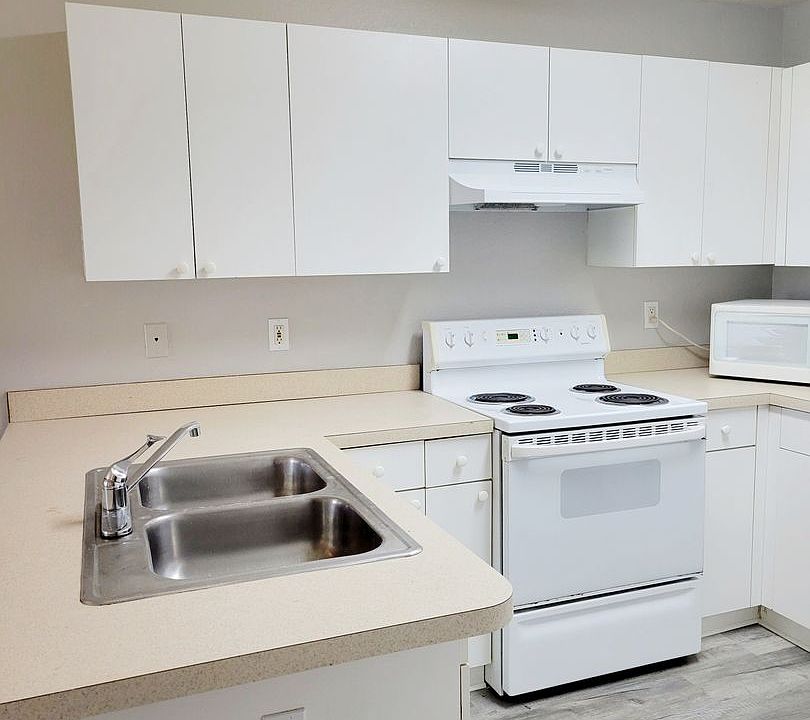 3753 SW Santa Barbara PL Apartment Rentals - Cape Coral, FL | Zillow