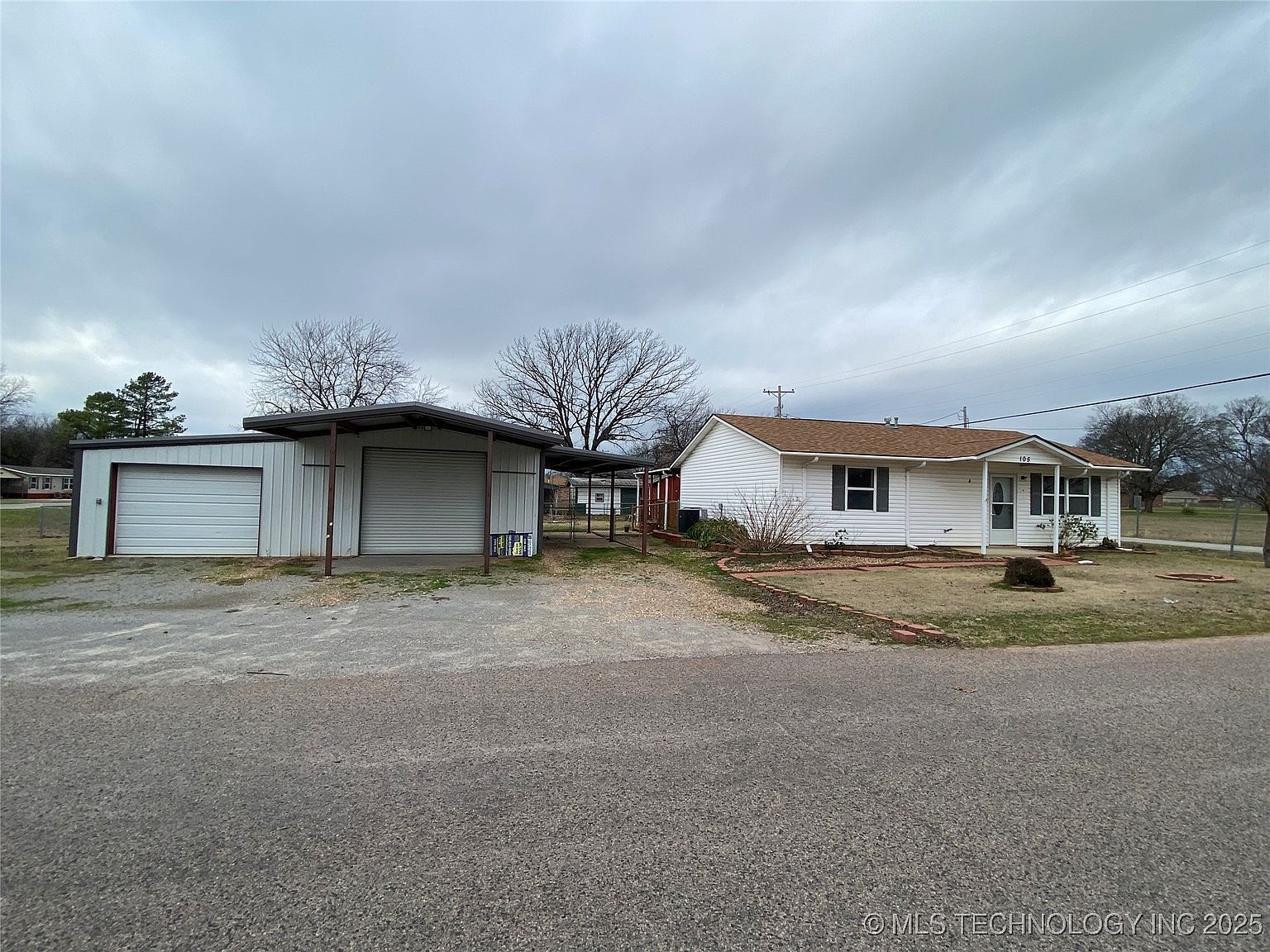 105 N Collins St, Colbert, OK 74733 | Zillow