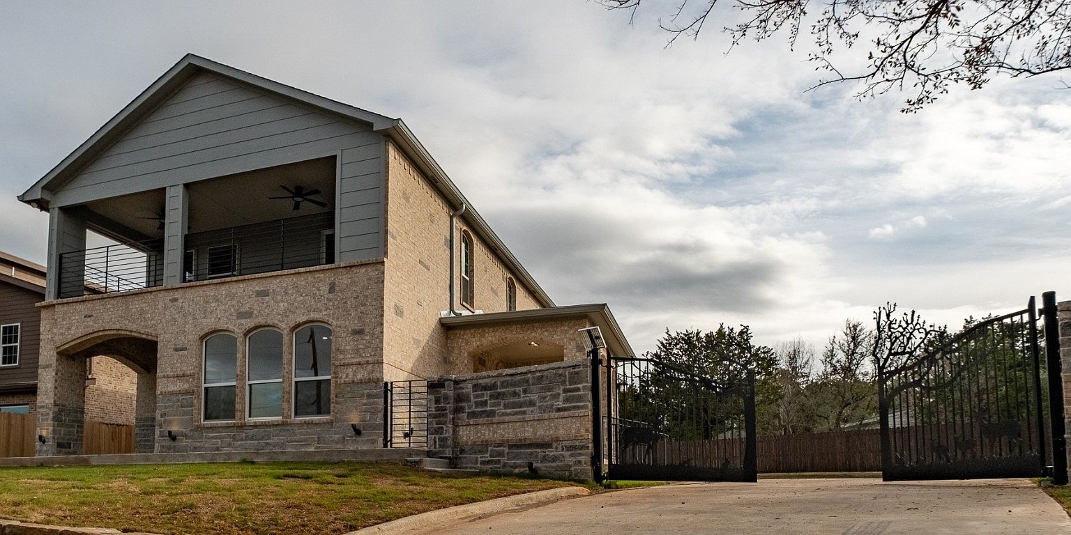 2214 Caroline Ct, Granbury, TX 76049 | MLS #20487972 | Zillow