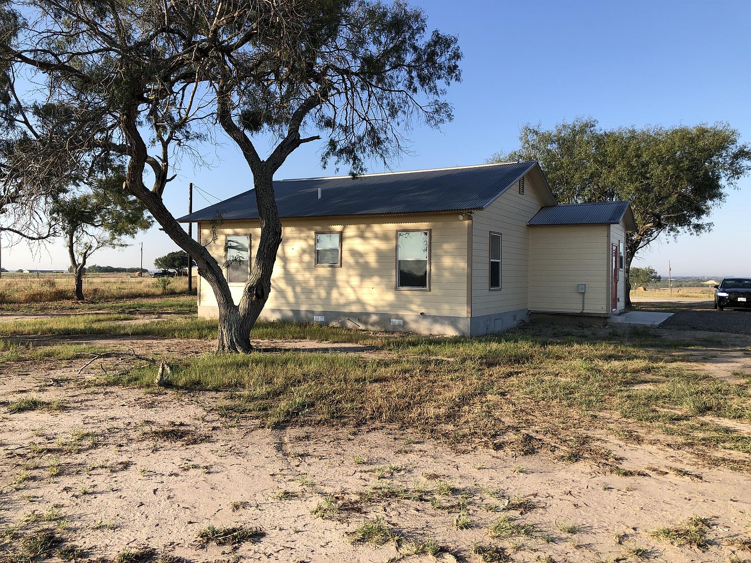 3183 County Road 229, Falls City, TX 78113 | Zillow