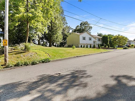 39 River Dr, Johnston, RI 02919 | MLS #1363611 | Zillow
