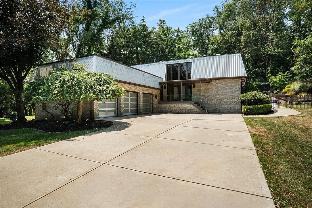 989 Braddock Rd, Pittsburgh, PA 15221 | Zillow