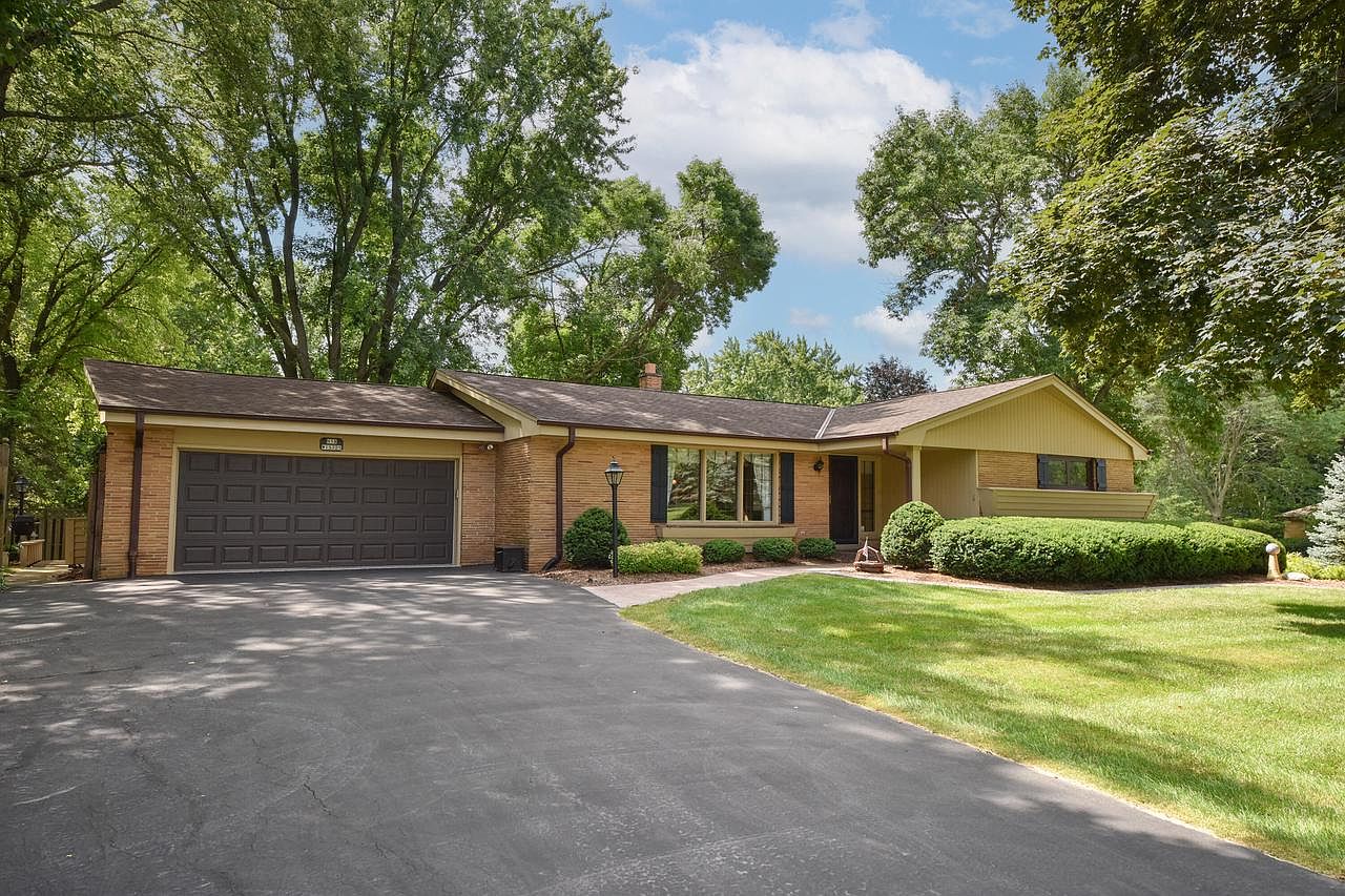 N58W15725 Kendel PLACE, Menomonee Falls, WI 53051 | Zillow