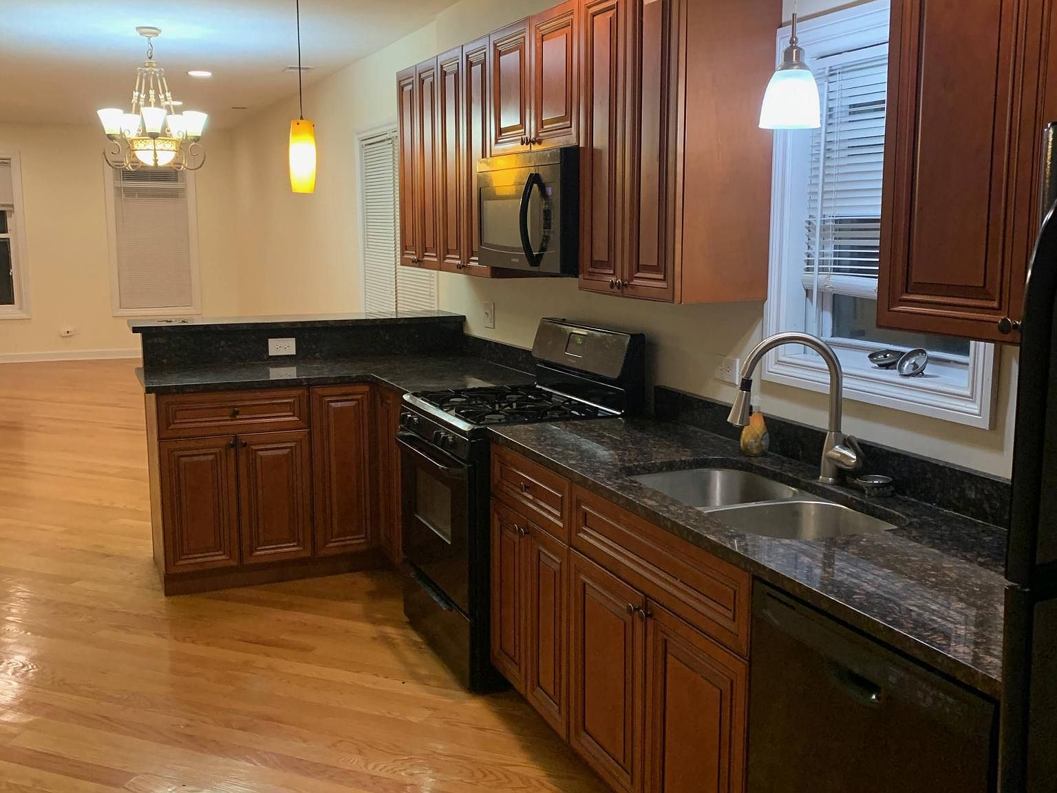 2106-1 Jackson Ave, Evanston, IL 60201 | Zillow