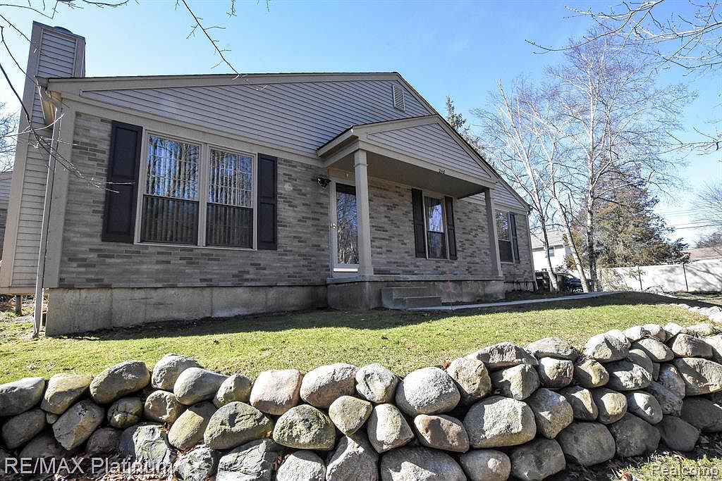 240 Pine Tree Ridge Dr, Waterford, MI 48327 | Zillow