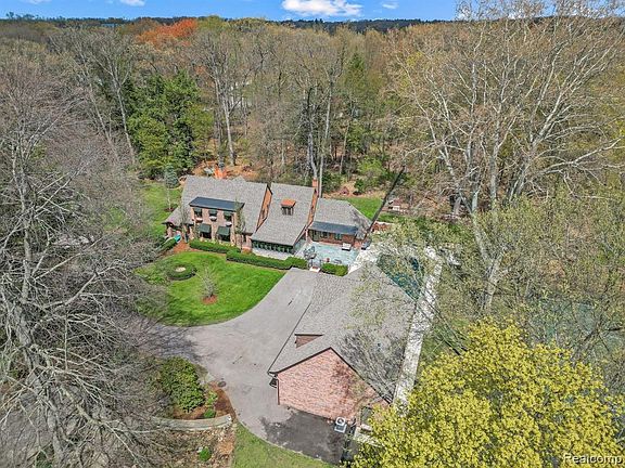 4525 Charing Cross Rd, Bloomfield Hills, MI 48304 | MLS #20230031585 ...