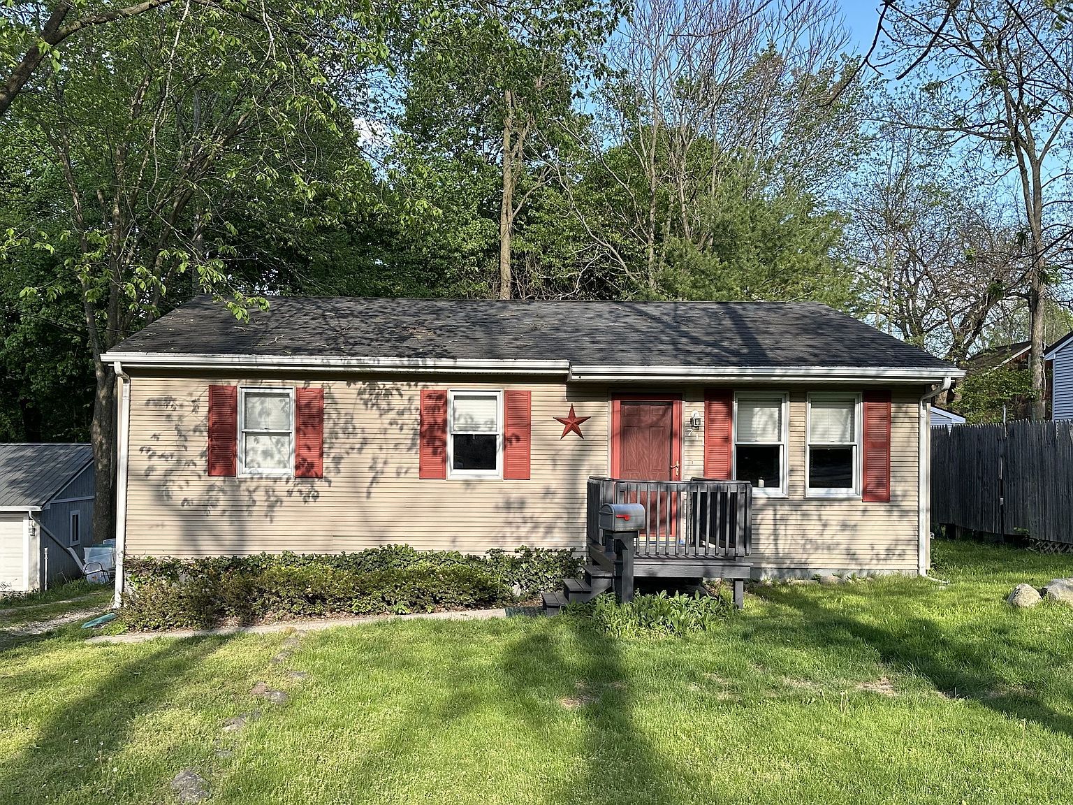 711 Park St, Fenton, MI 48430 | Zillow