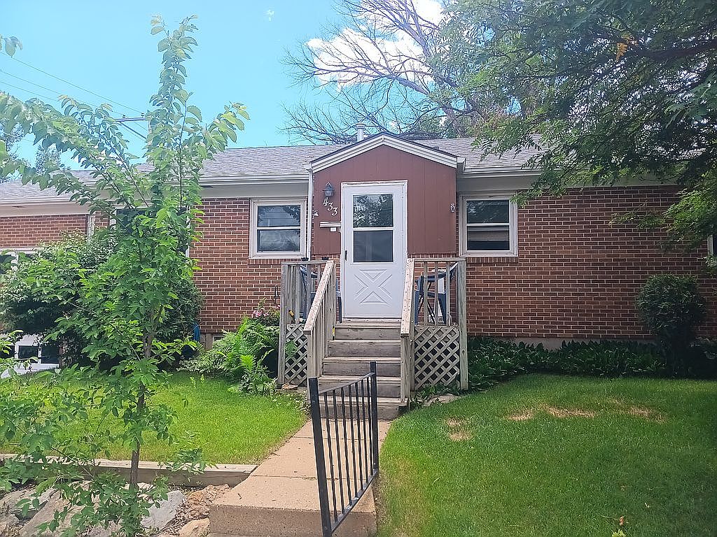 433 9th St W, Dickinson, ND 58601 | Zillow