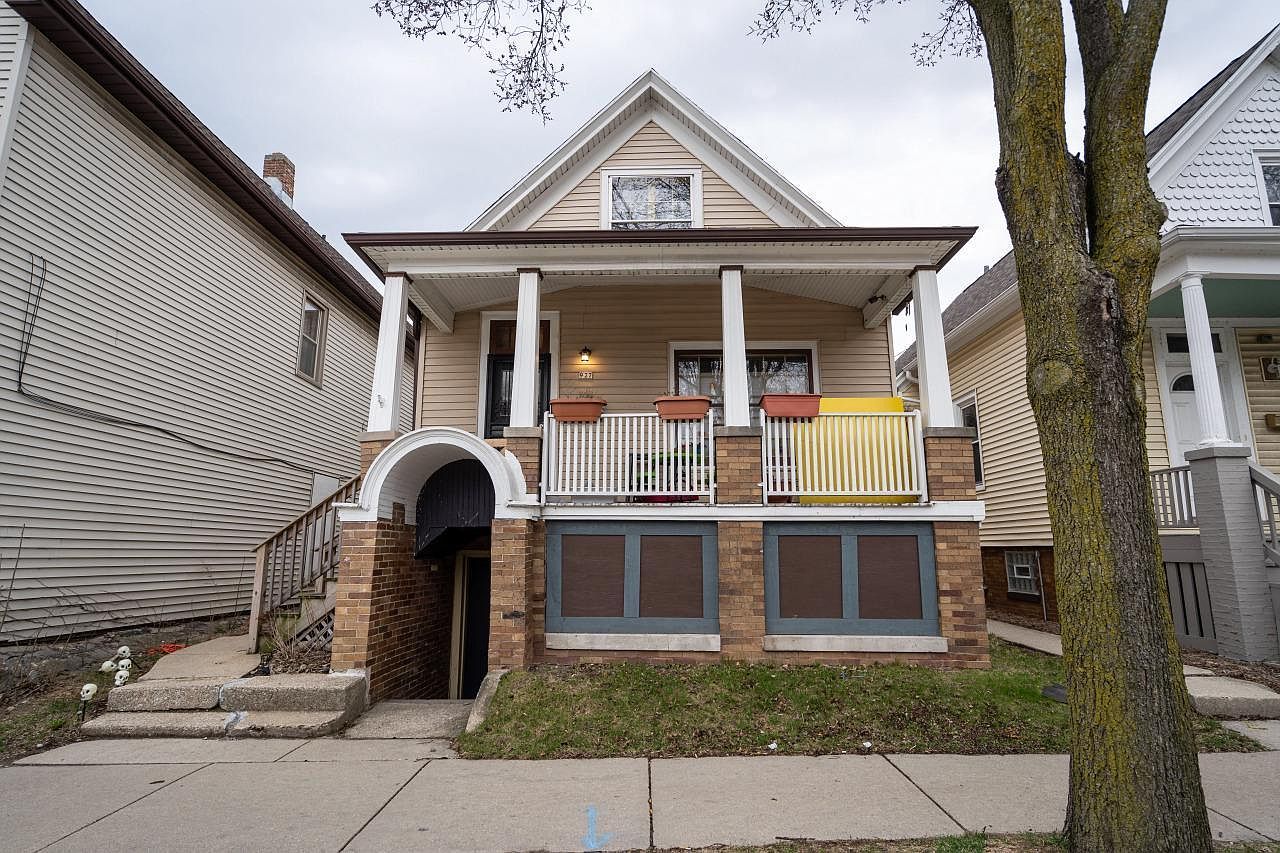 927 E Center St #927, Milwaukee, WI 53212 | Zillow