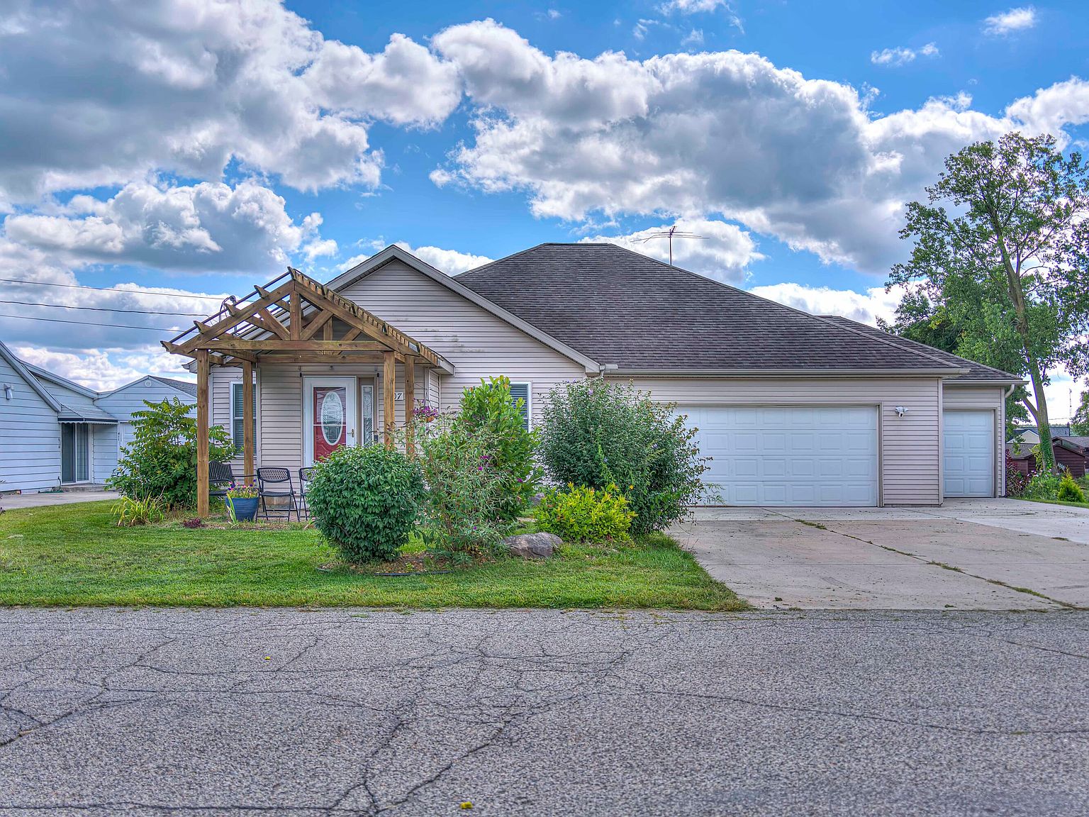 407 Washington Dr, Michigan Center, MI 49254 | Zillow