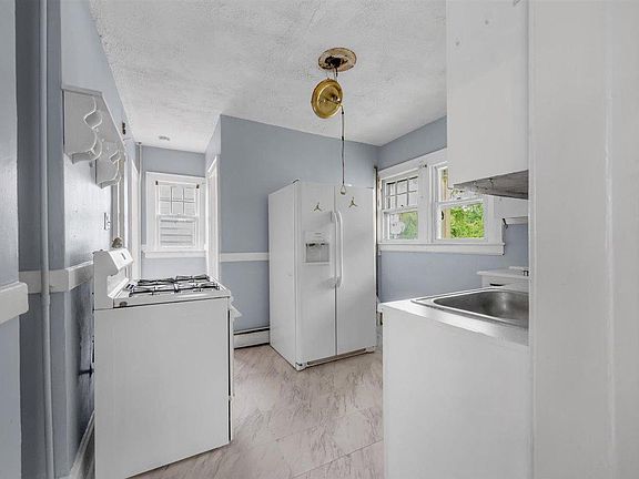 166 Middlefield St, Hartford, CT 06112 | Zillow