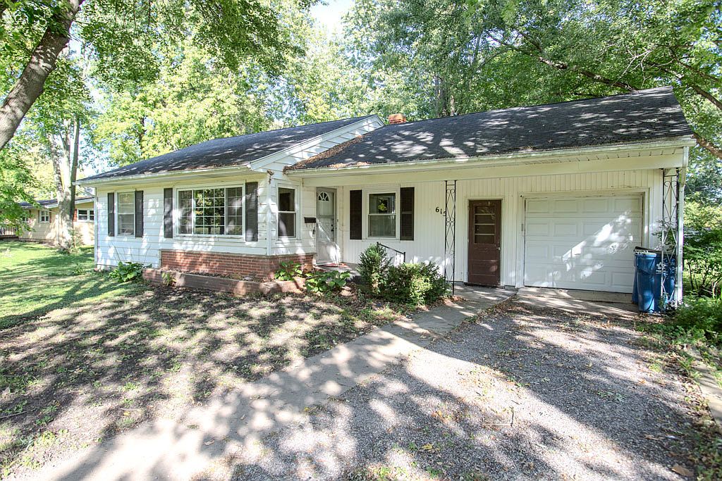 615 Grant St, Chenoa, IL 61726 | Zillow