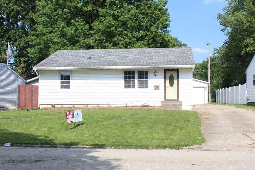 1940 N Dennis Ave, Decatur, IL 62526 | Zillow