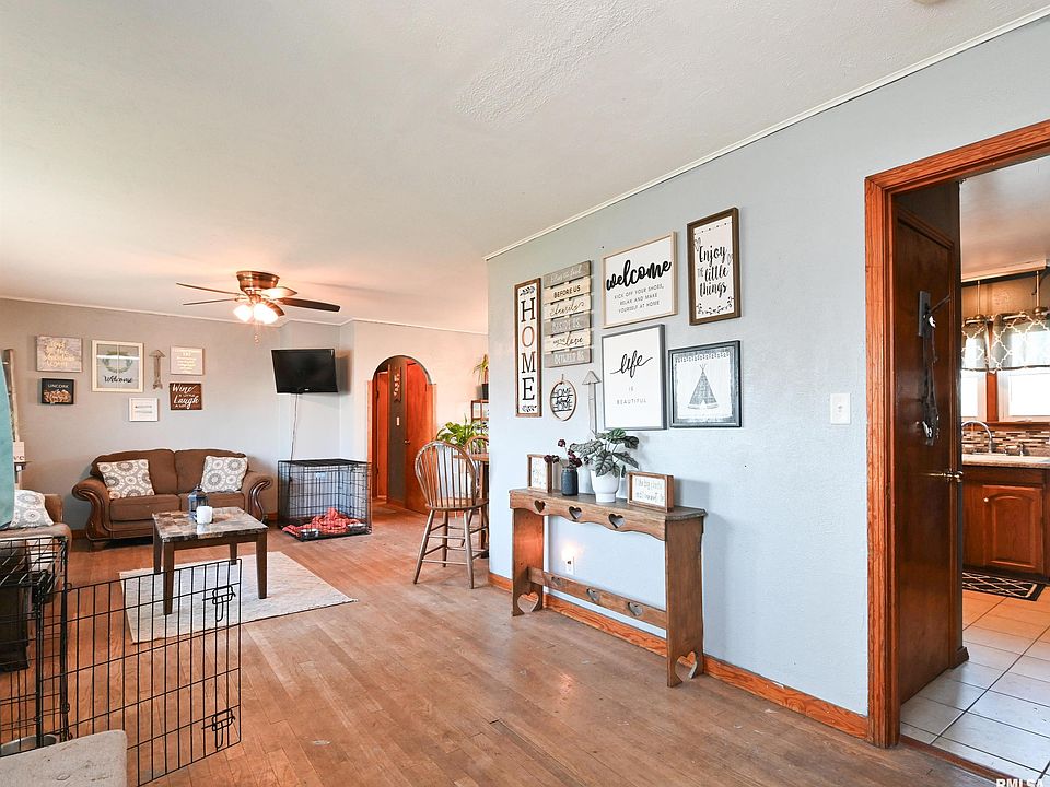 1198 E Clark St, Lowpoint, IL 61545 | Zillow