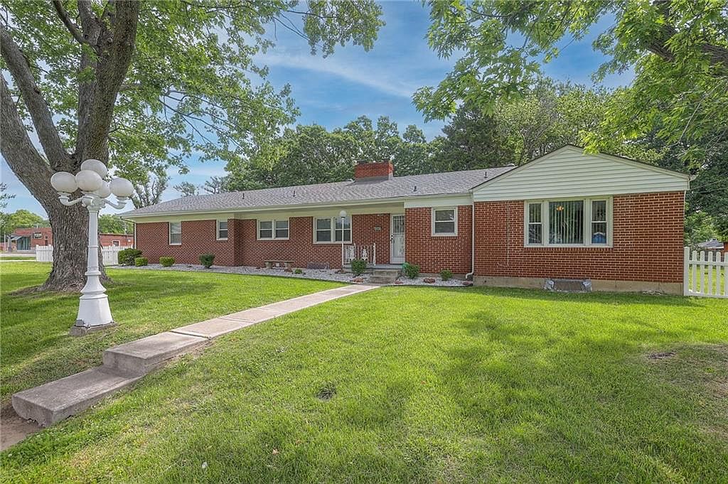 4711 Blue Ridge Blvd, Kansas City, MO 64133 | Zillow
