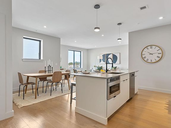 75 Chestnut Street UNIT 707, Portland, ME 04101 | MLS #1552081 | Zillow